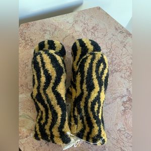 Nirvanna Designs Inc | Accessories | Kids Tiger Mittens Made In Nepal ...